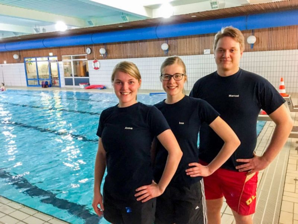 Drei neue Ausbilder bei der DLRG | DLRG Bezirk Nienburg/Weser e.V.